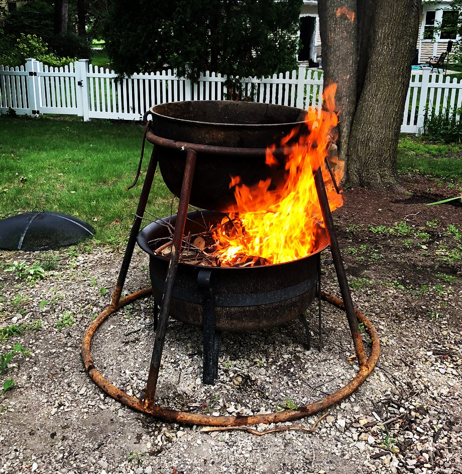 The Giant Cauldron – Townhomestead